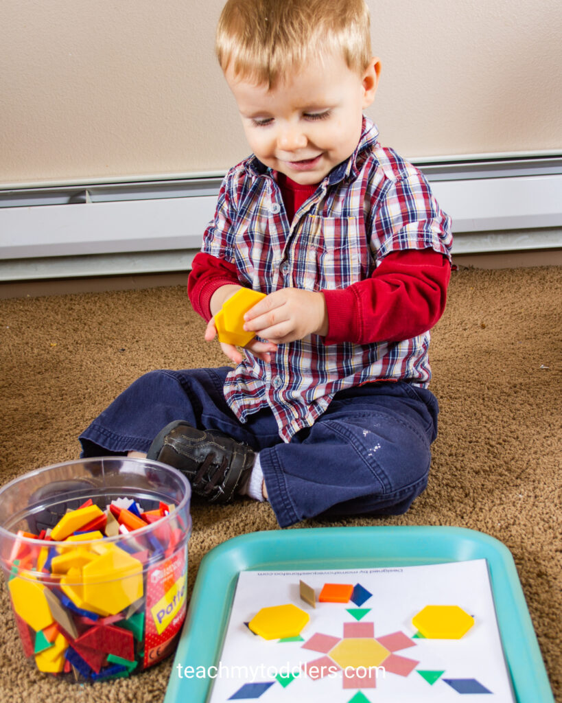 Seasonal Toddler Activity - Winter Themed Toddler Trays - Teach My Toddlers